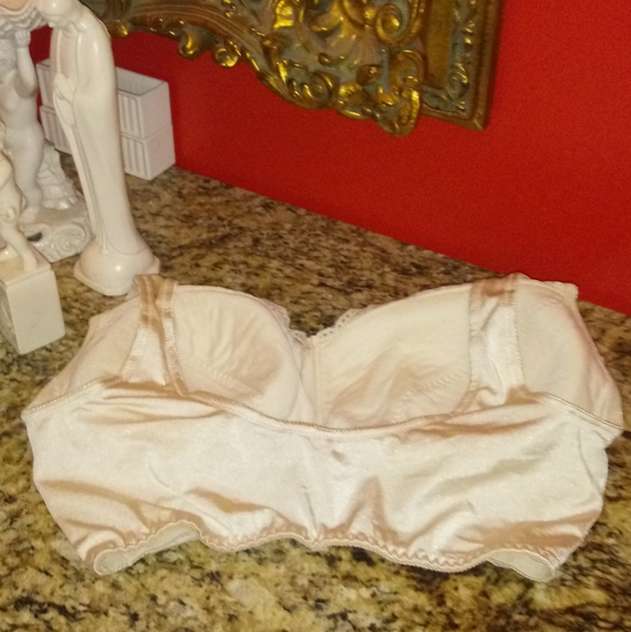 Rhonda Shear | Intimates & Sleepwear | 126 Rhonda Shear Lace Bra | Poshmark